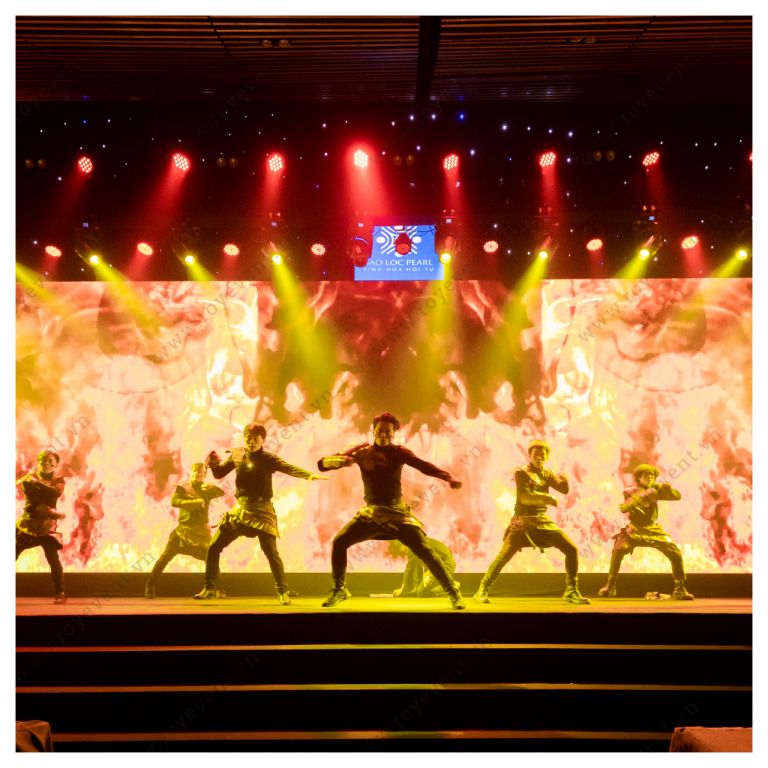 RoyEvent chuyên tổ chức sự kiện khai trương, cho thuê bàn ghế.